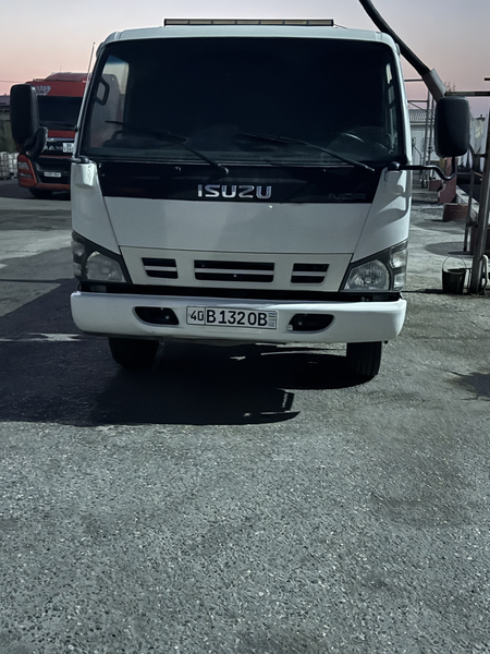 Isuzu 2008 srochna sotiladi