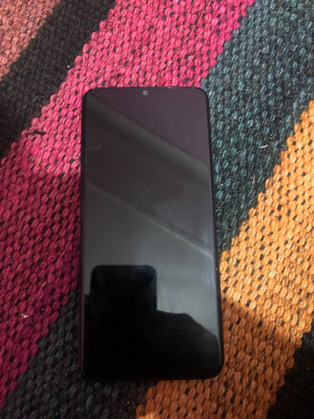 Infinx hot 30i sotiladi 64 GB