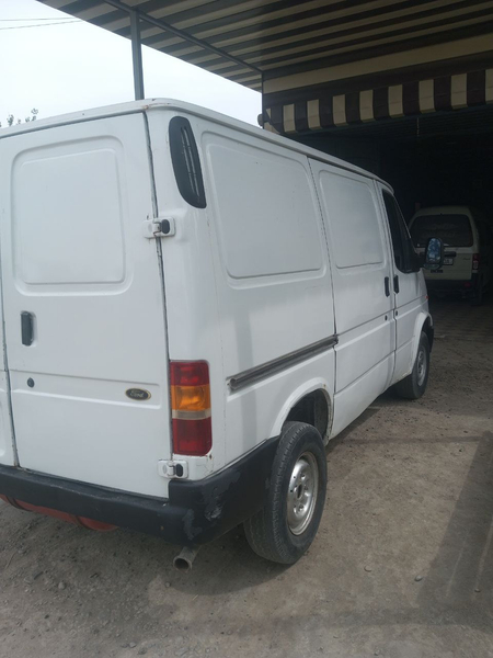Ford sotiladi yil 93
