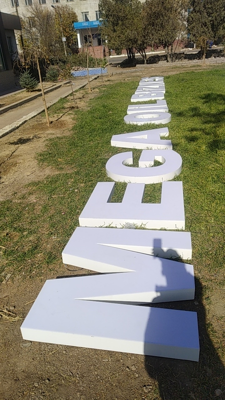 Reklama Xizmati Hajimli harflar Banner Poligrafiya