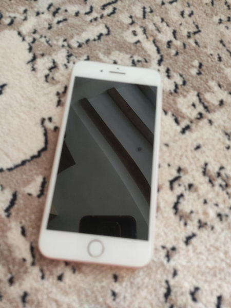 Iphone 8plus sotiladi