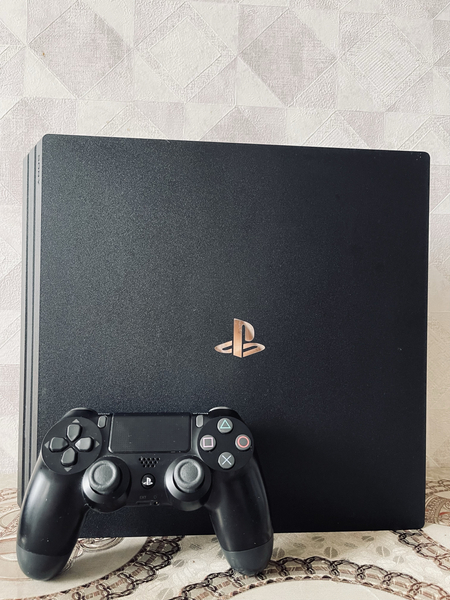Продаеться PLAYSTATION 4 pro 4k