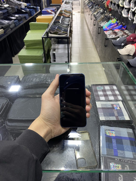 Iphone 12 srochna sotiladi