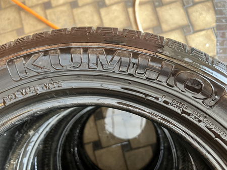 Kumho 225/55/r17  sotiladi 110 $