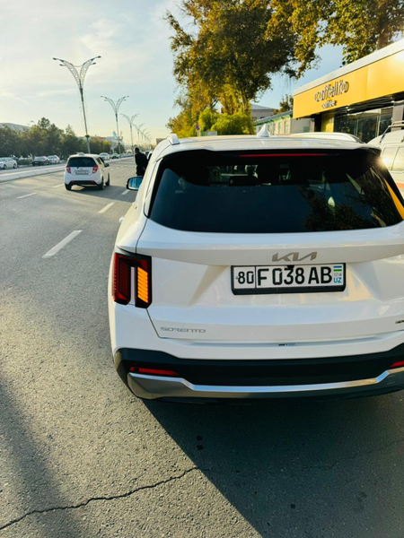 Kia sarento 7 kishilik  yil 2024 sotiladi