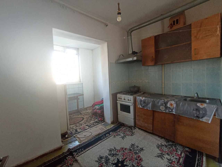 1 хонали шароити билан Карвон бозор йонида