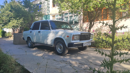 Vaz 2107 sotiladi