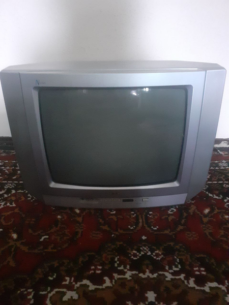 Televizor sotiladi umuman usta kurmagan garantiya.ikkita bor