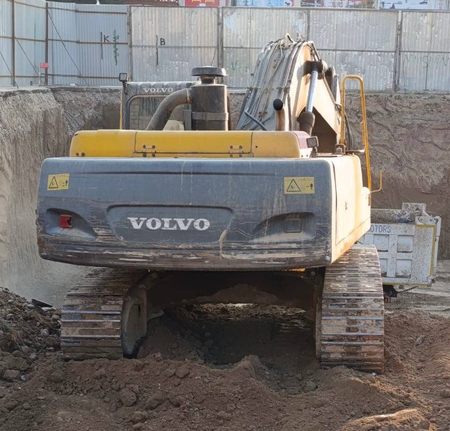 Экскаватор Volvo EC290BLC гусеничный 2006 йил