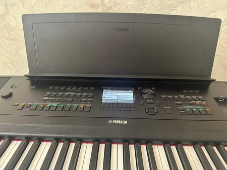 Цифровое фортепиано YAMAHA DGX 670