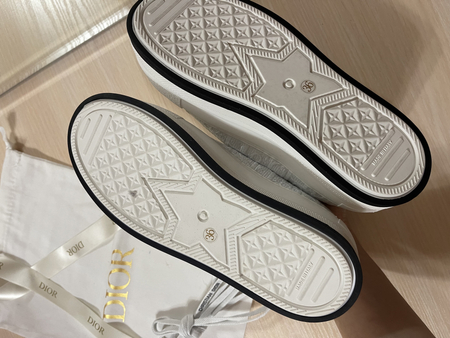 Новые кроссовки Dior