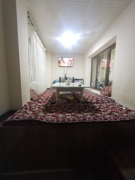 Uy sotiladi 3 xona 65 m2 remonti qilingan 4 etaj 5 etajli dom