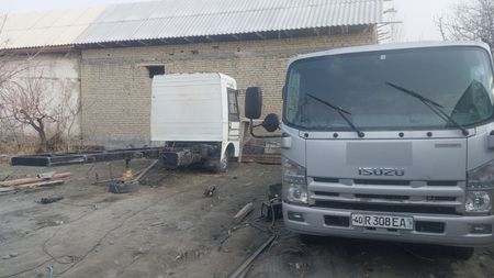 Грузовой Исузи тент