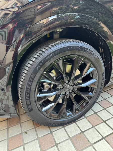 Zeekr 7x 600km black piano