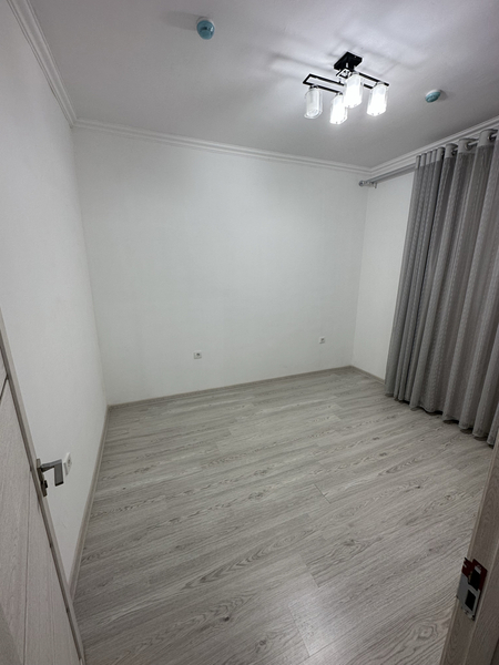 Srochno srochno 3 xonali 68 kvadratli kvartira  sotiladi