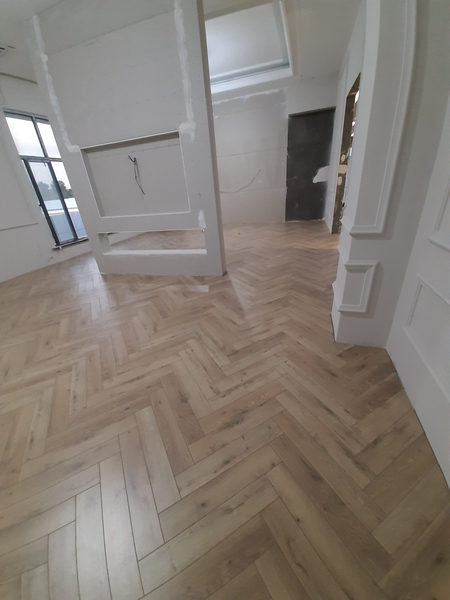 Tarket plintus ustanofka  nalevnoy quyamiz