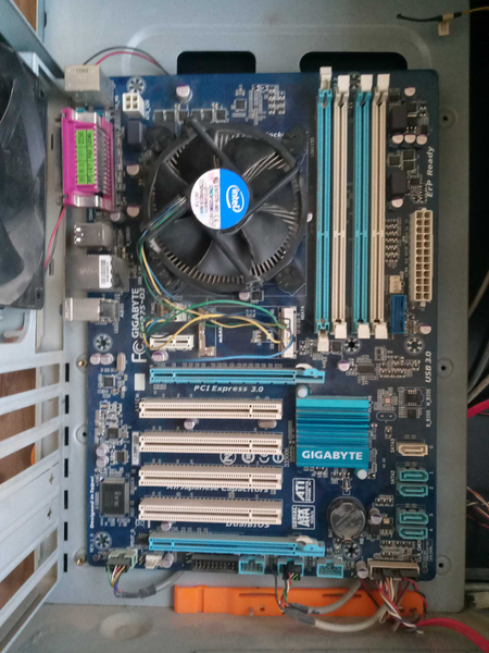 Материнка Gigabyte GA-P75 большая полная, сокет LGA1155