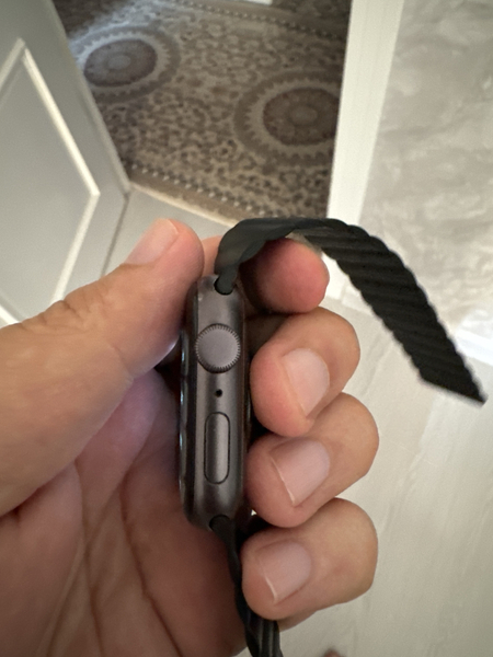 Продам iwatch se 1 поколения