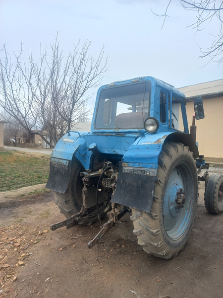 Traktor belarus yili 84