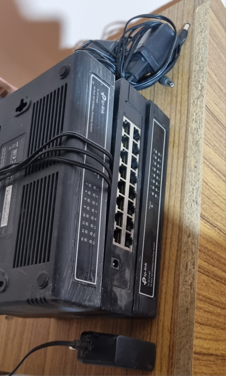 Tp_link. Model: TL-SF1016D 16-PORT 10/100Mbps Desktop Switch