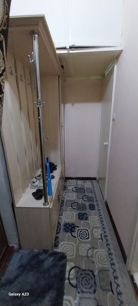 Kvartera sotiladi 1 xona 2 xona qilingan
