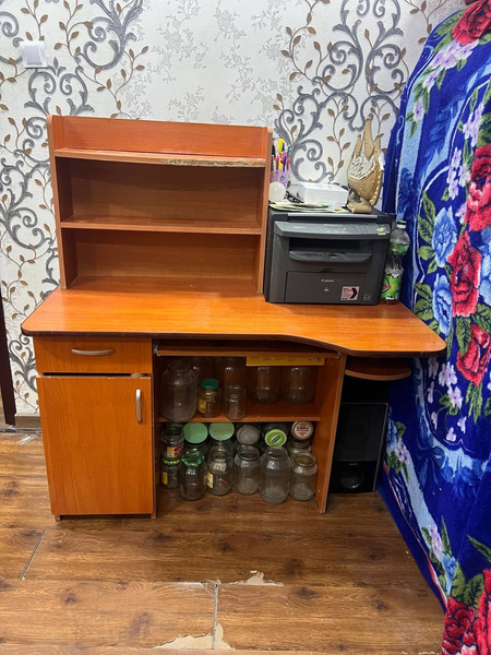 Стол для компьютера