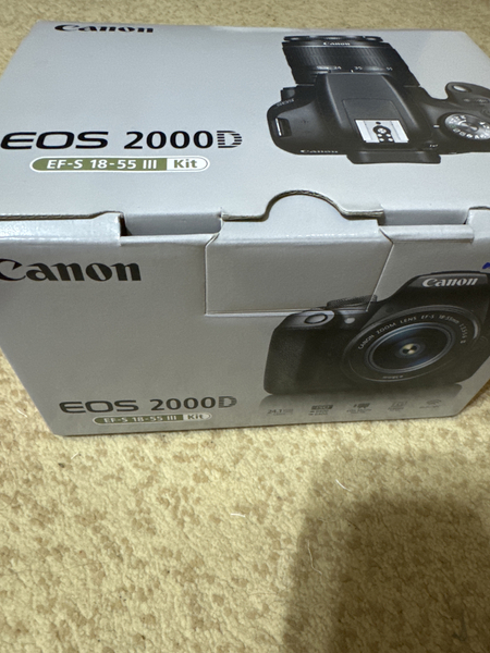 Canon EOS2000D камера