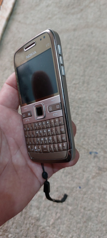 Тплефон Nokia E 72