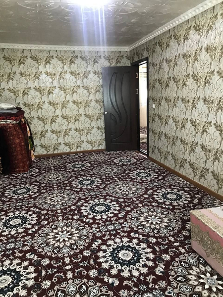 Ховли ижарага берилади,12та хонаси,2 та ошхона,4 та санузели бор.