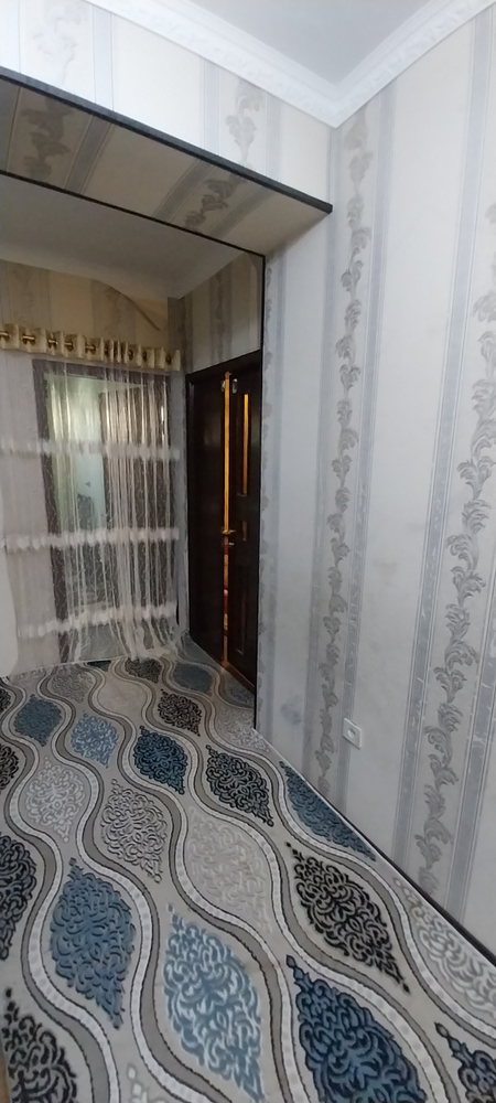 Sholkamatal roparasida 5 etajli domning 1 etajida 3 xonali kv sotiladi
