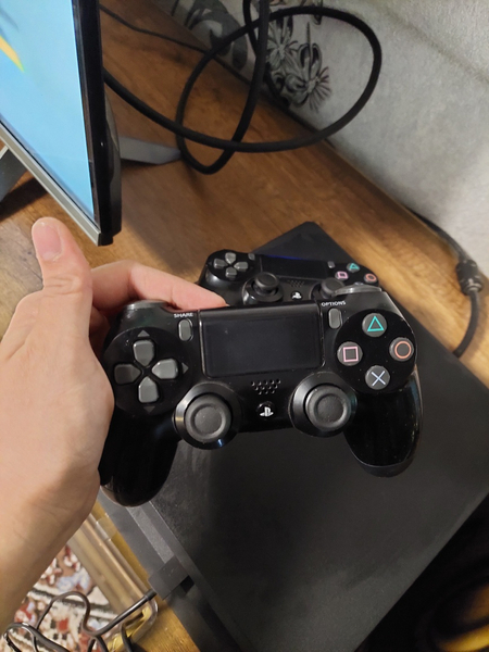 Игровая приставка Playstation 4