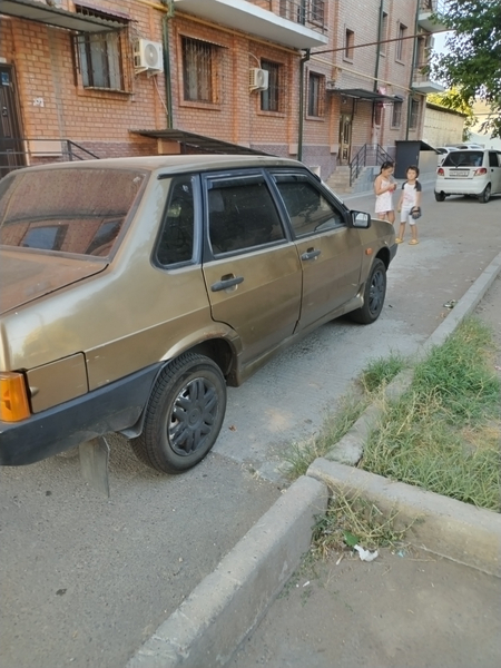Прадаю ладу 21099 машина на хаду