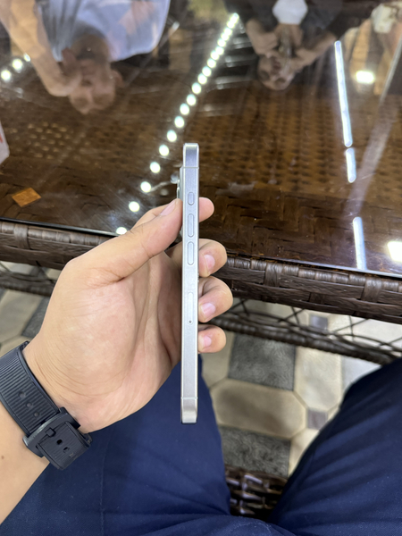 iphone 15 pro 128tali sotiladi xolati yahwi karopka dokum yomkosti 90%