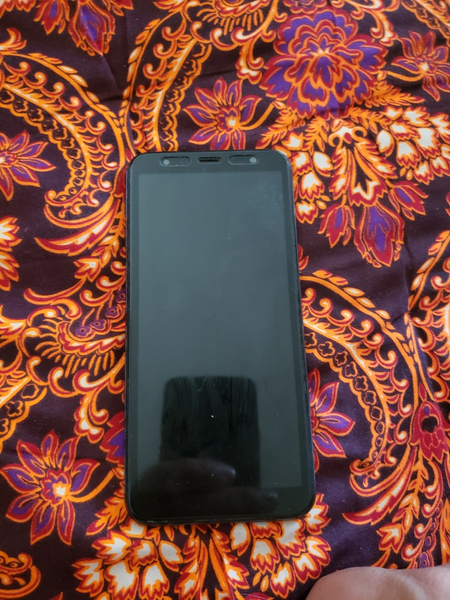 Самсунг J6 plus в хорошем состояние