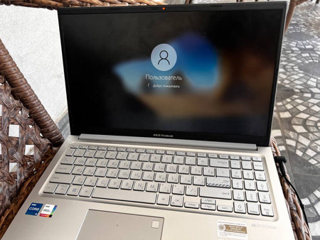 продаётся Asus Vivobook почти новый 4 месяца пользовался