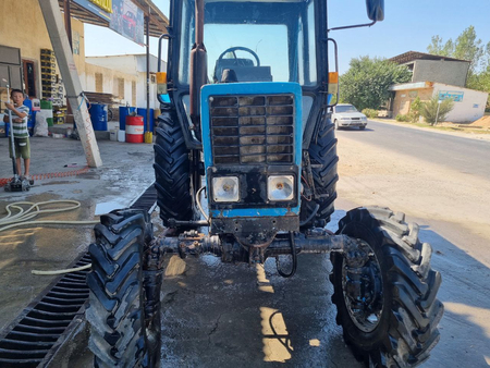 Mtz80 traktori sotiladi
