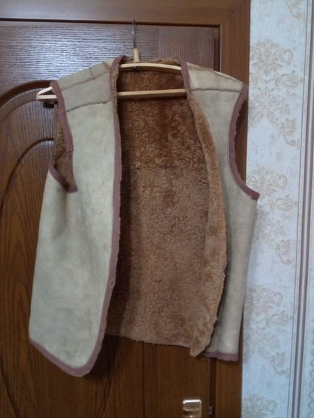 Продам джинсовые жилетки.