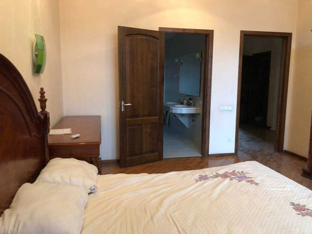 Rent apartment in center 5 room 4 bedroom 3 bathroom Amir Temur street