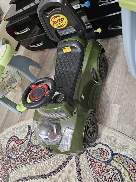 Продаётся Mamalove детский стол и стул + подарок