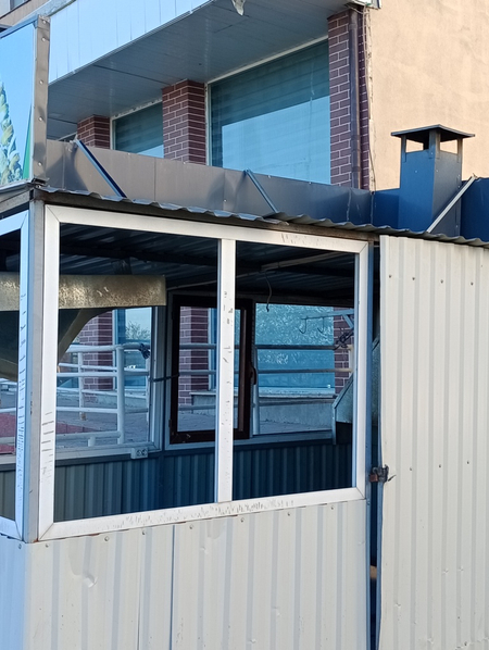 Срочно продается будка на роликах.