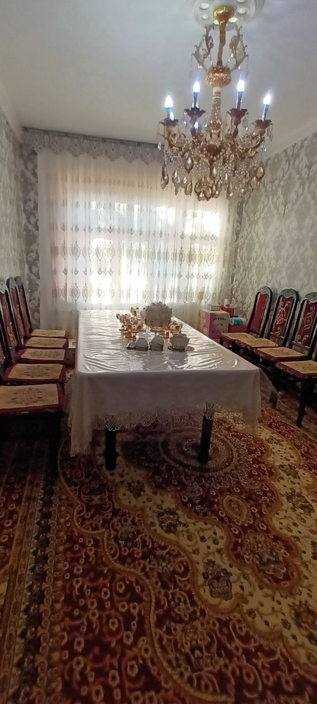 Продаётся 3/2/4 ком квартира. НА массиве Феруза.