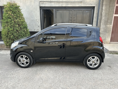 Chevrolet Spark 2023 Qora