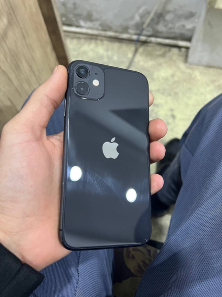 Iphone 11 128gb yaxw holatda