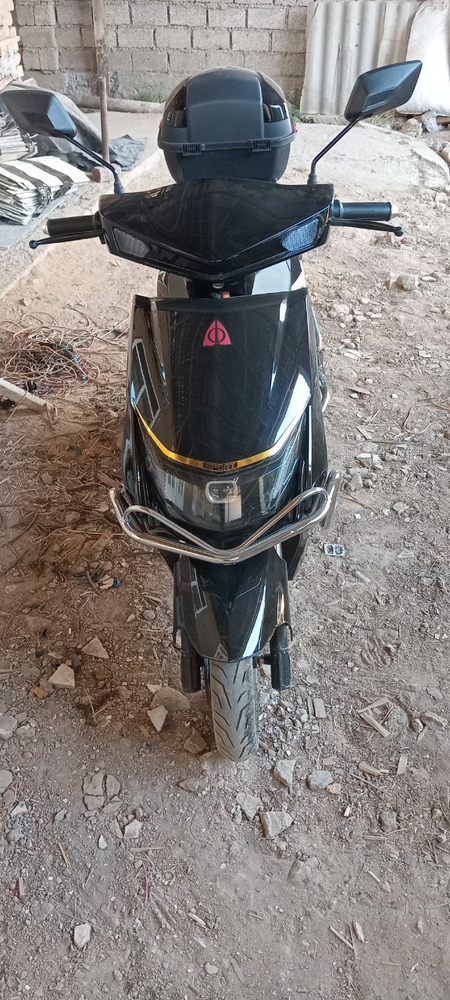 Elektron skuter qora rangli 70 80 km yuradi