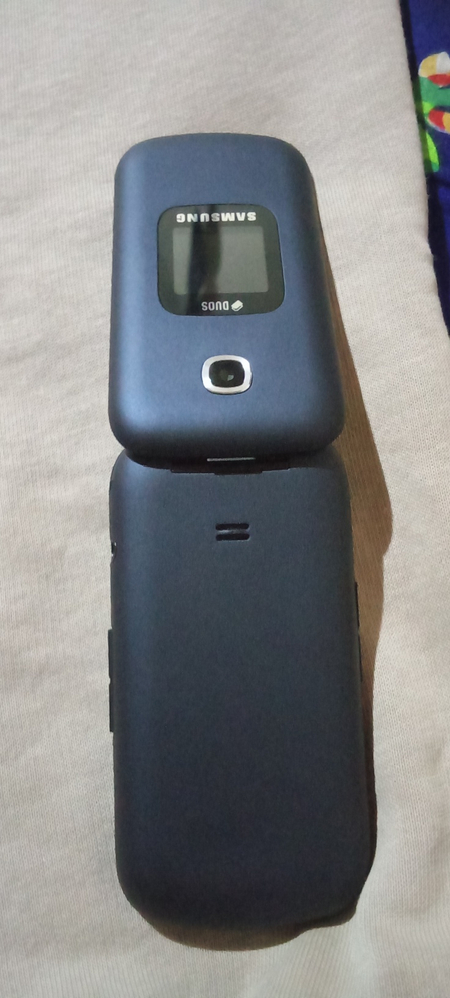 Samsung holati zor narxi yozilgan yana kelishamiz narxi 300 ming
