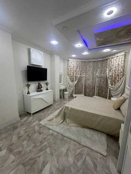 Сдается квартира Яккасарайский район 8-роддом 3х комнат 1200$