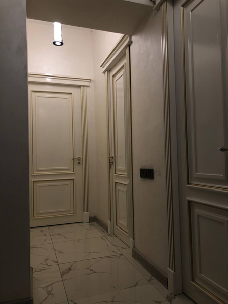 Novastroyka azia haous sotiladi 1 etaj 4 xona 100 kvadrat