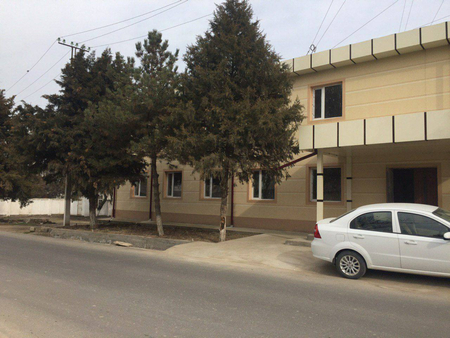 No turar bino sotiladi 10 sotix hamma sharoitlar bor 3 faza tok  gaz