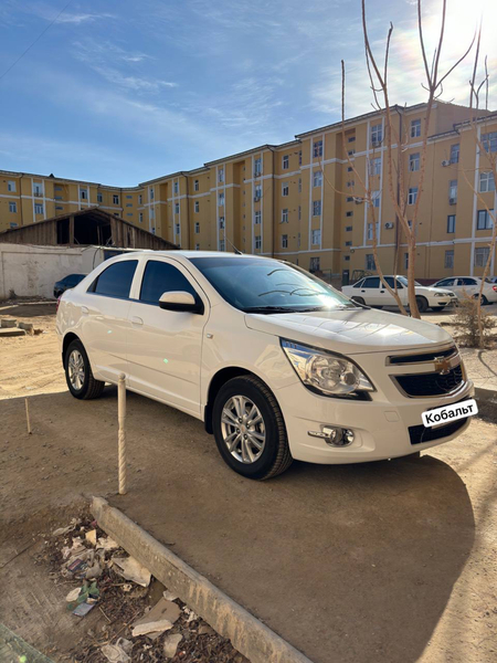 Автомобиль кобальт