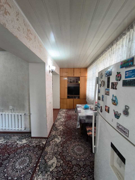 Sotiladi 4 xona kv Parkent bozori Продается 4 ком кв на Паркентском